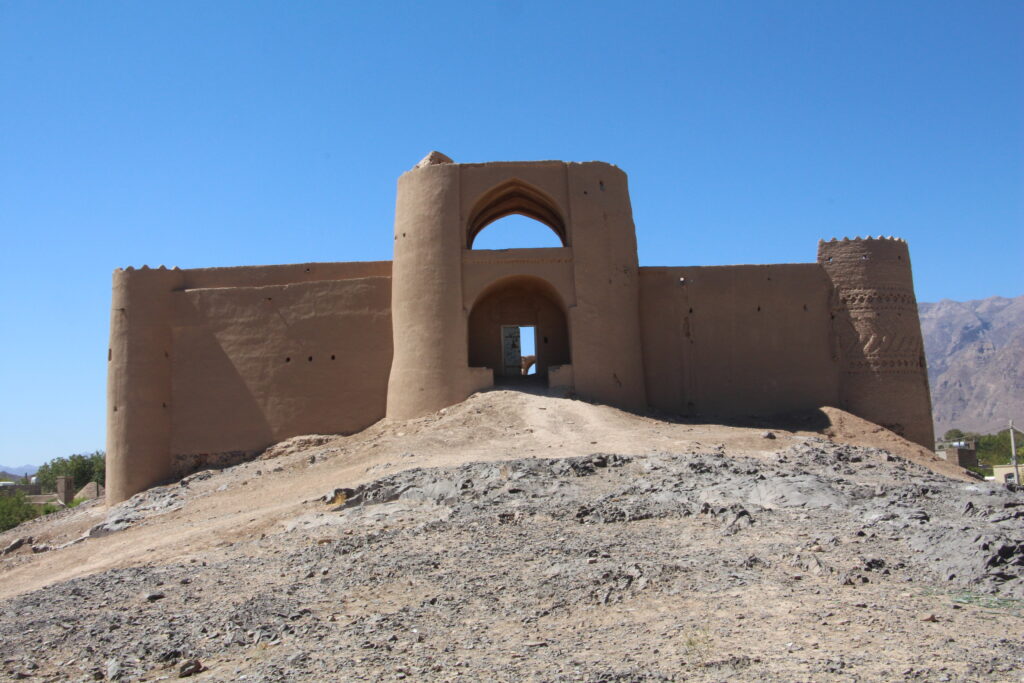 Hormuz Castle, Mehriz • Location, Photos and Information About It ...
