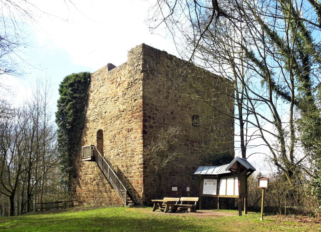 Limberg Castle • Location, Photos and Information • Cultural Inventory