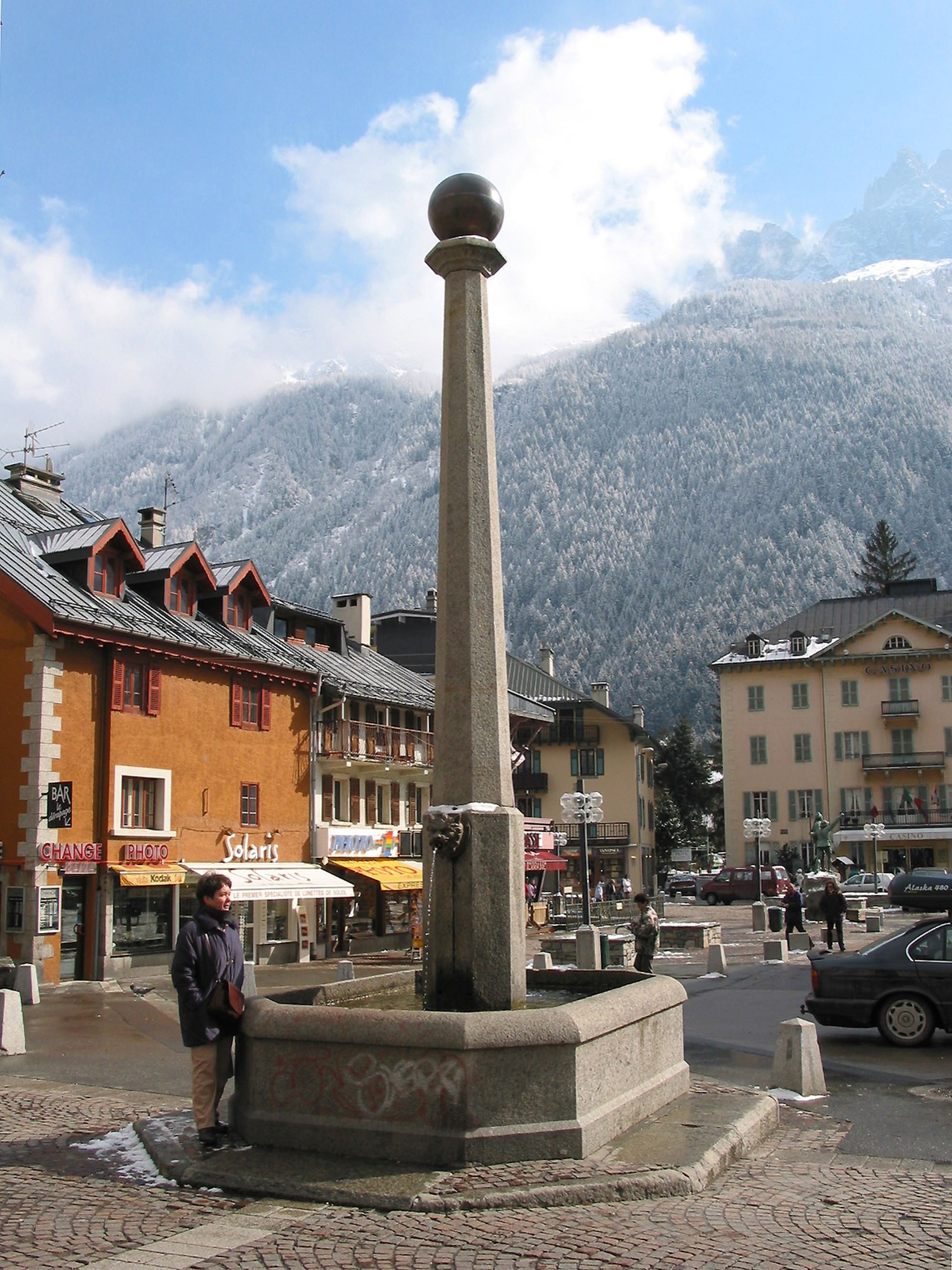 Çeşme, place Jacques-Balmat • Konumu, Fotoğrafları ve Hakkındaki ...
