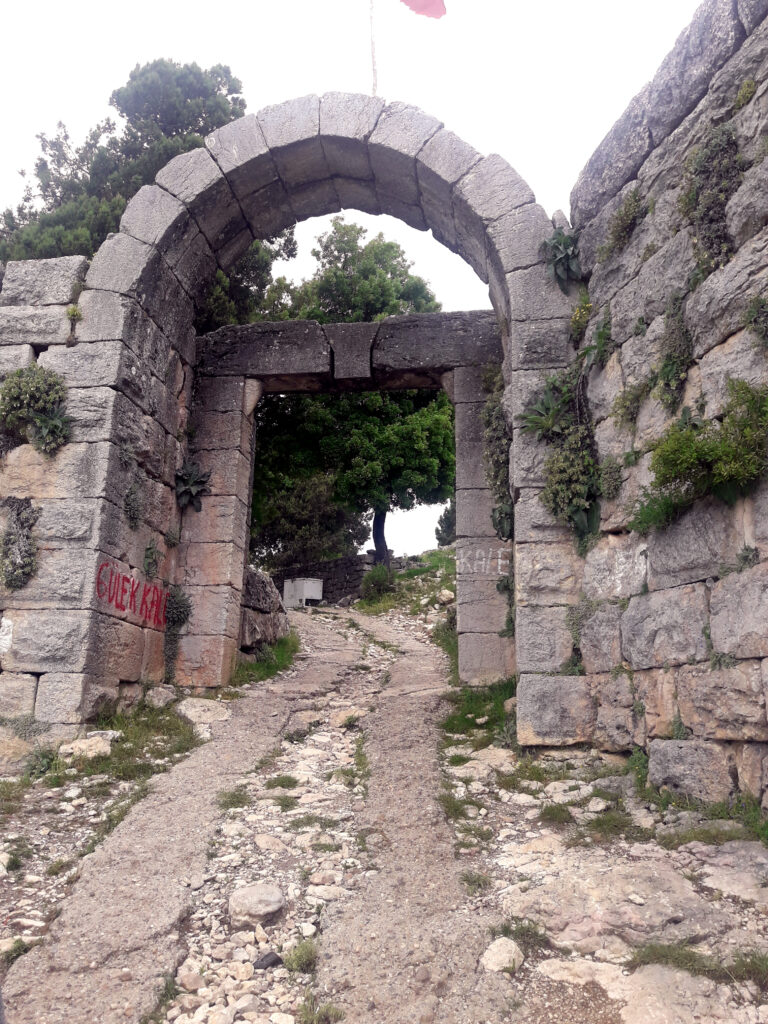 Gulek-Castle-gate • Kültür Envanteri