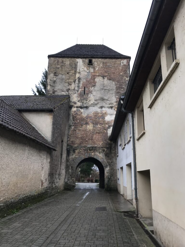 Rochefort-sur-Nenon Kulesi • Konumu, Fotoğrafları ve Hakkındaki ...