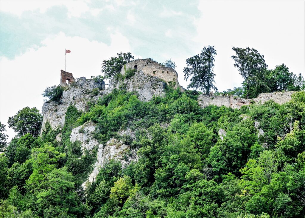 Ferrette Kalesi • Konumu, Fotoğrafları ve Hakkındaki Bilgiler • Kültür ...