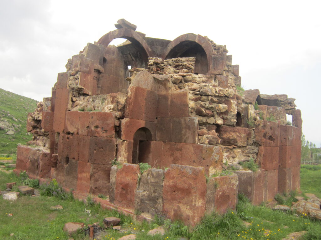 Makaravank Monastery • Location, Photos and Information About It ...