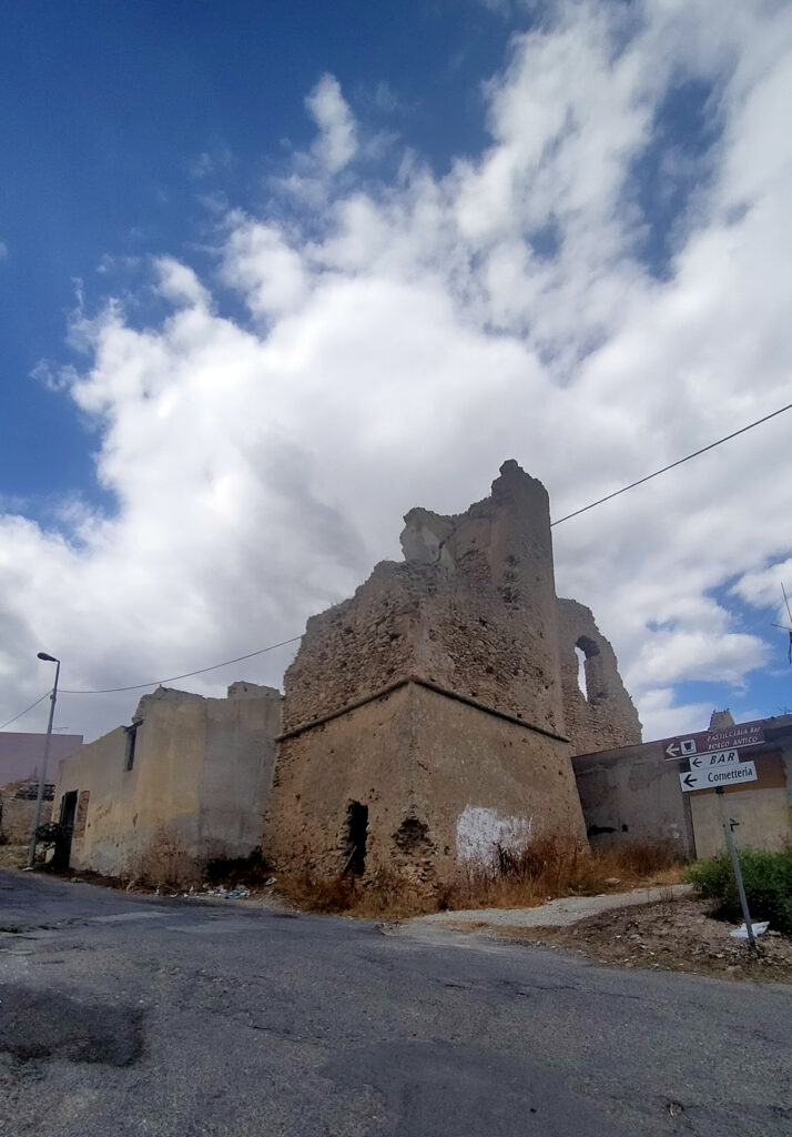 Feudal Kalesi, Isola di Capo Rizzuto • Konumu, Fotoğrafları ve ...