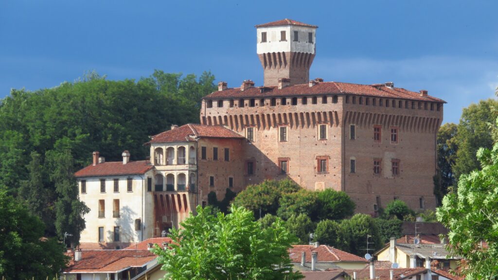 Briona Kalesi • Konumu, Fotoğrafları ve Hakkındaki Bilgiler • Kültür ...