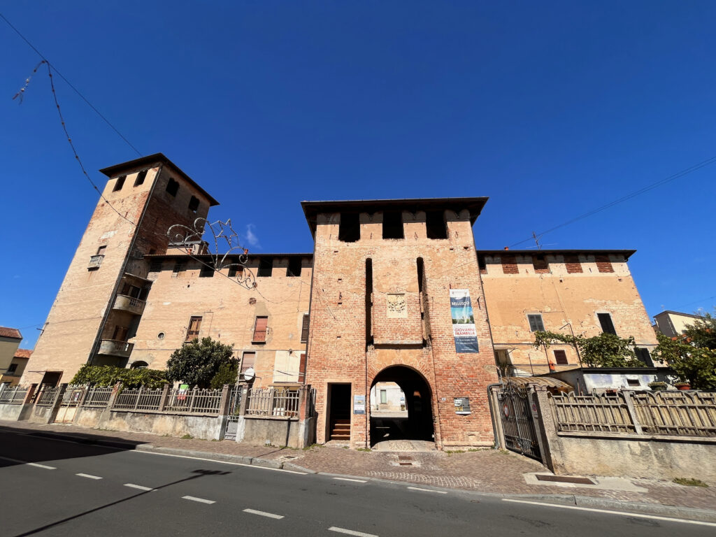 Castello-di-Bellusco-01 • Kültür Envanteri