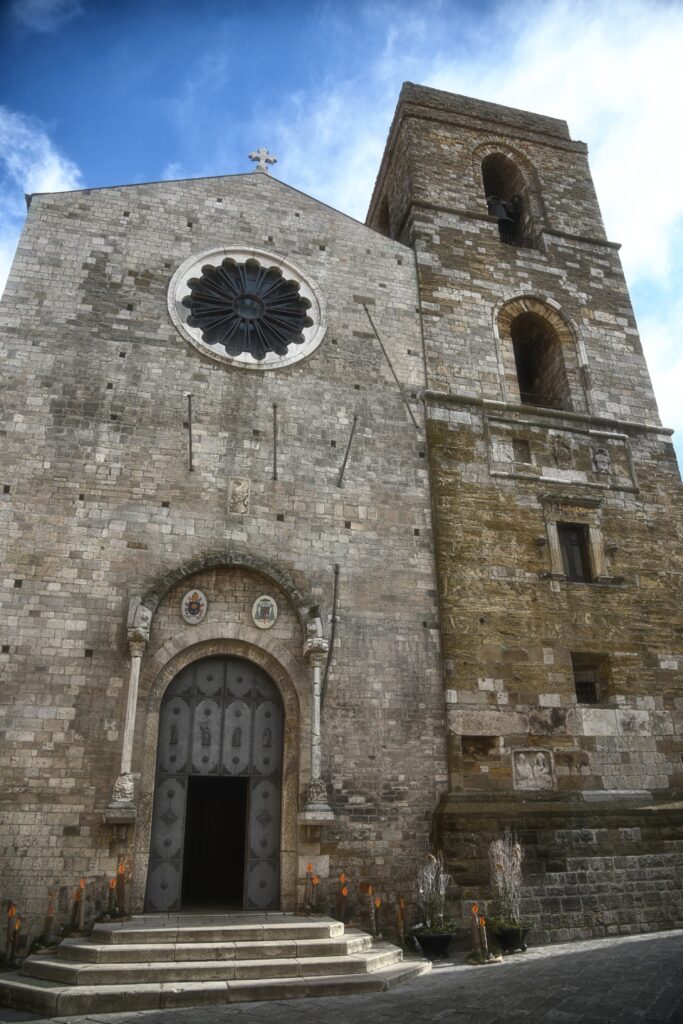 Acerenza Katedrali • Konumu, Fotoğrafları ve Hakkındaki Bilgiler ...