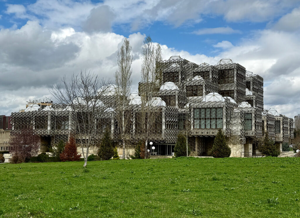 Kosova Milli Kütüphanesi • Konumu, Fotoğrafları ve Hakkındaki Bilgiler ...