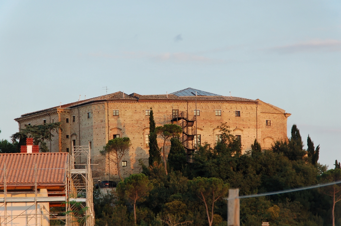 Chiola-Caracciolo Kalesi • Konumu, Fotoğrafları ve Hakkındaki Bilgiler ...