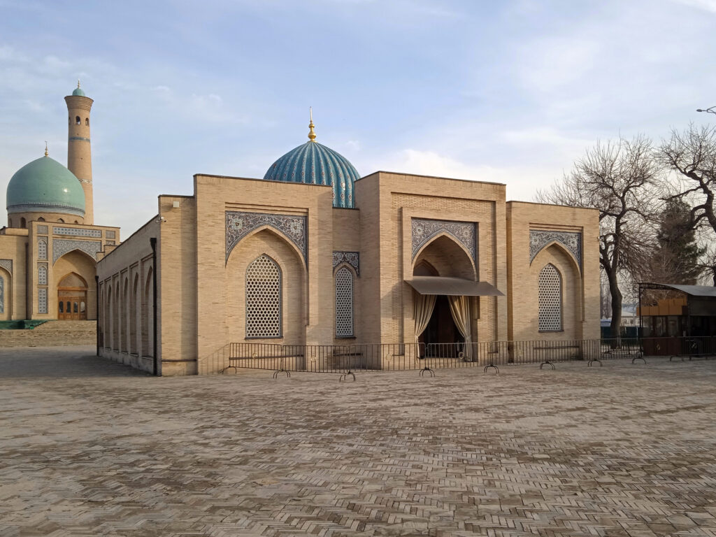 Muyi Mübarek Medresesi • Konumu, Fotoğrafları ve Hakkındaki Bilgiler ...