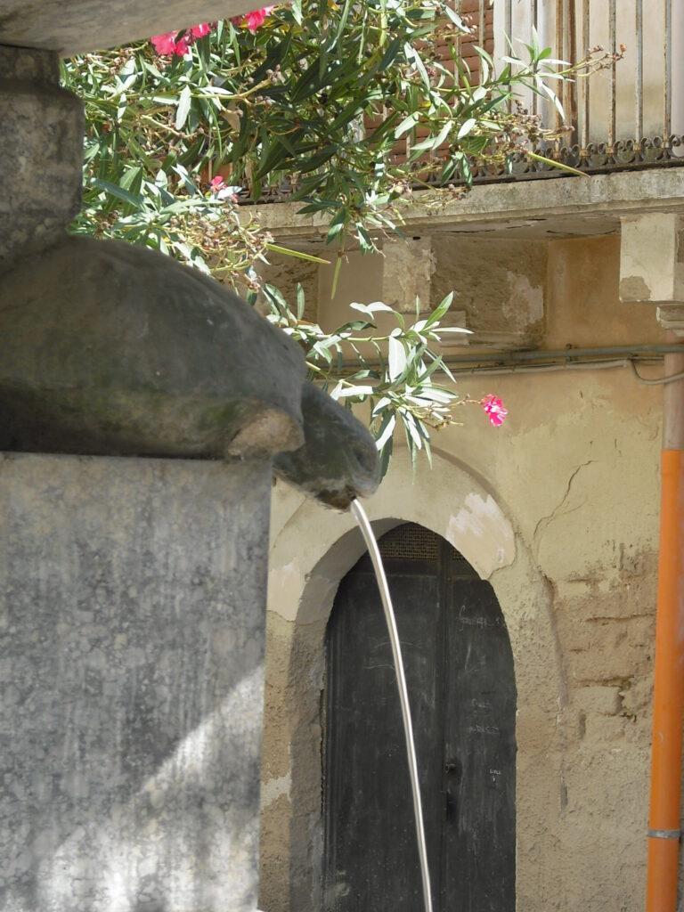 testuggini Çeşmesi • Konumu, Fotoğrafları ve Hakkındaki Bilgiler ...