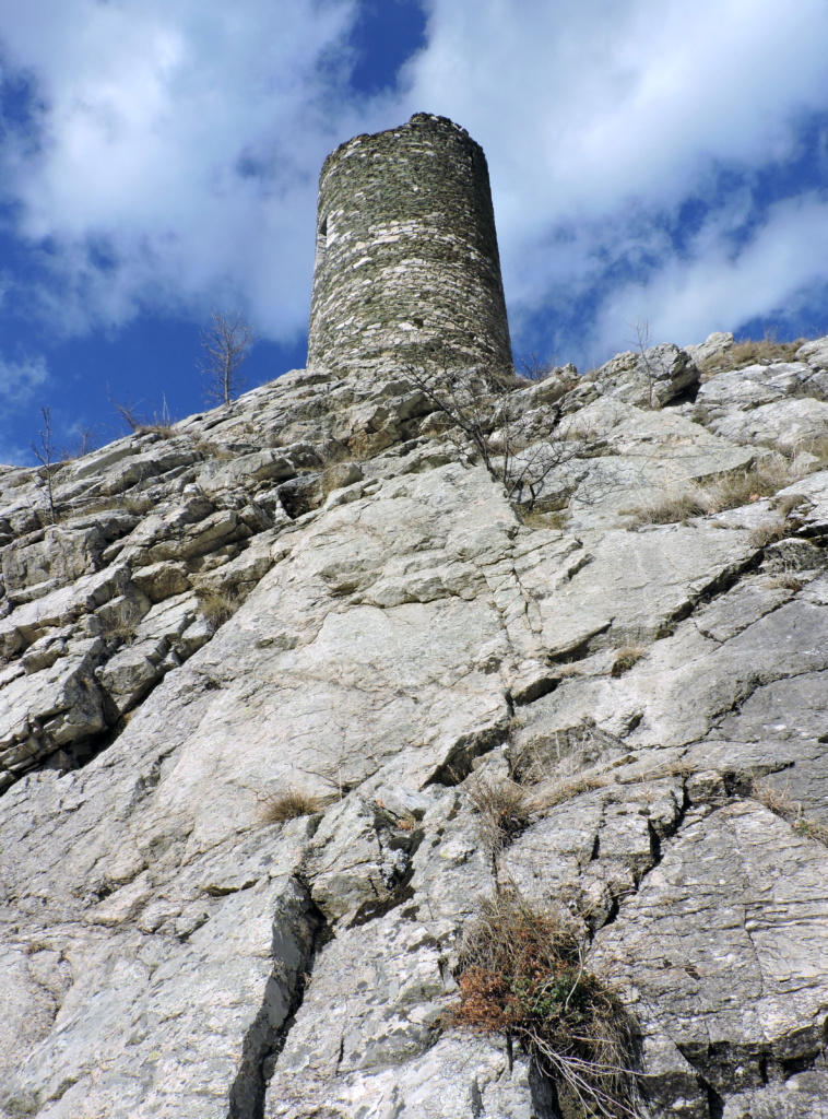 Barchi Kulesi • Konumu, Fotoğrafları ve Hakkındaki Bilgiler • Kültür ...