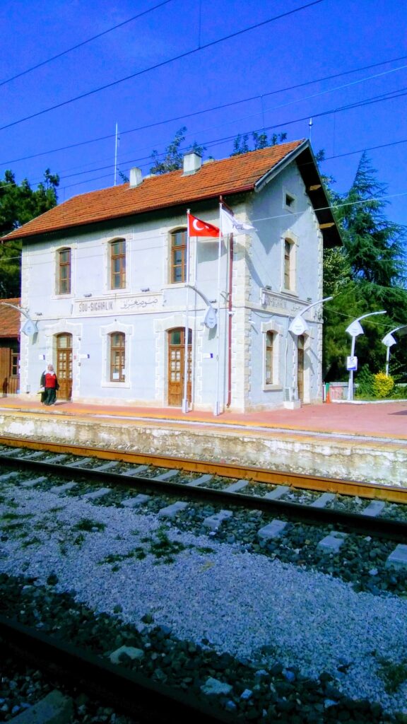 Susurluk Tren İstasyonu • Konumu, Fotoğrafları ve Hakkındaki Bilgiler ...