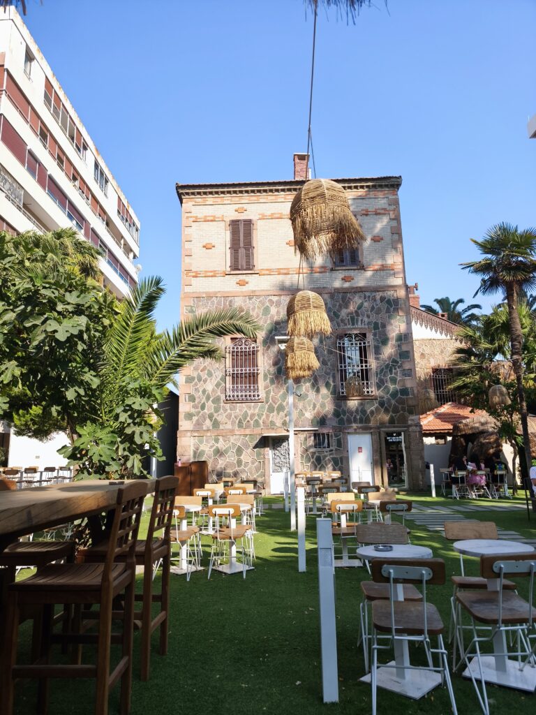 Van-Der-Zee-Kosku-arka-bahce • Kültür Envanteri